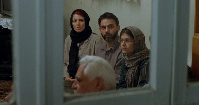 A Separation movie review & analysis (2011) - Cinelysium
